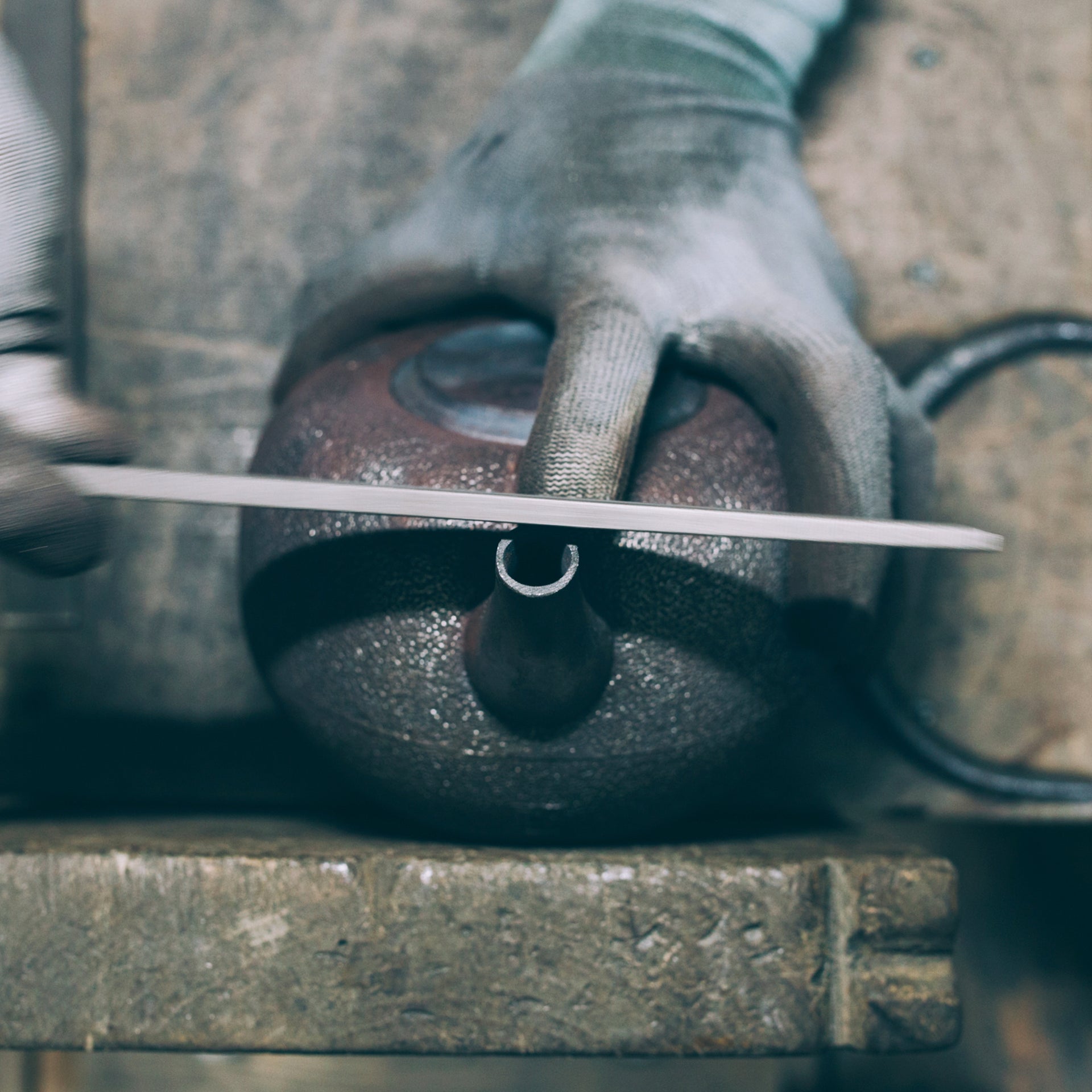 Akai Ringo Authentic Nambu Ironware Cast Iron Kettle from Iwate, Japan ...