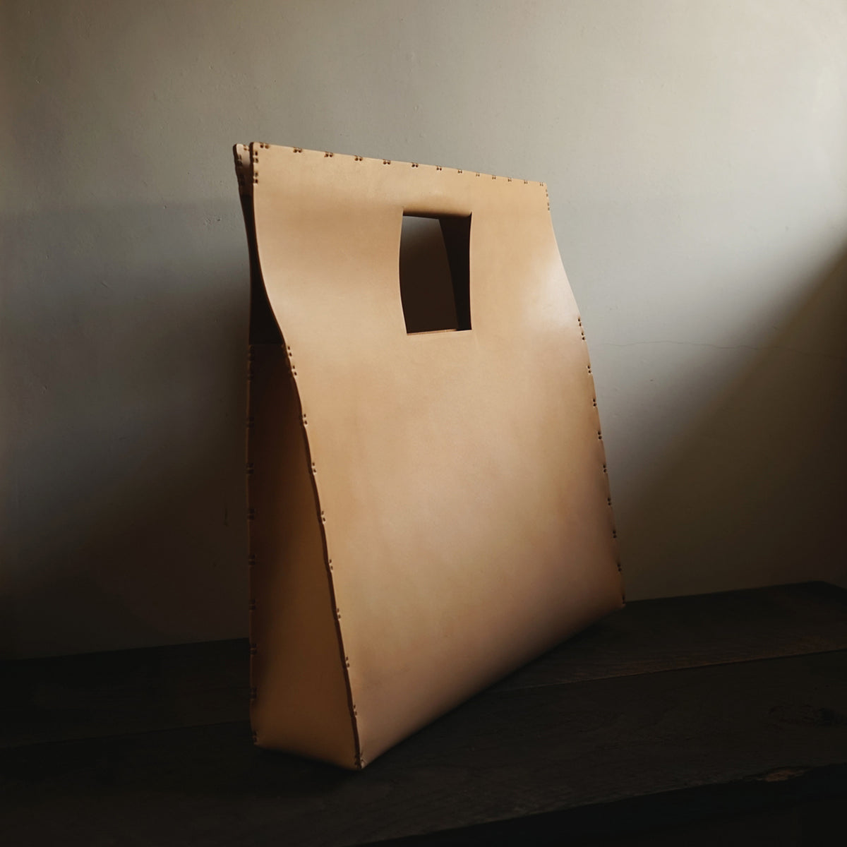 [Made to Order] Steer Hide Veg-Tan Leather Square Bag – Oshinsha